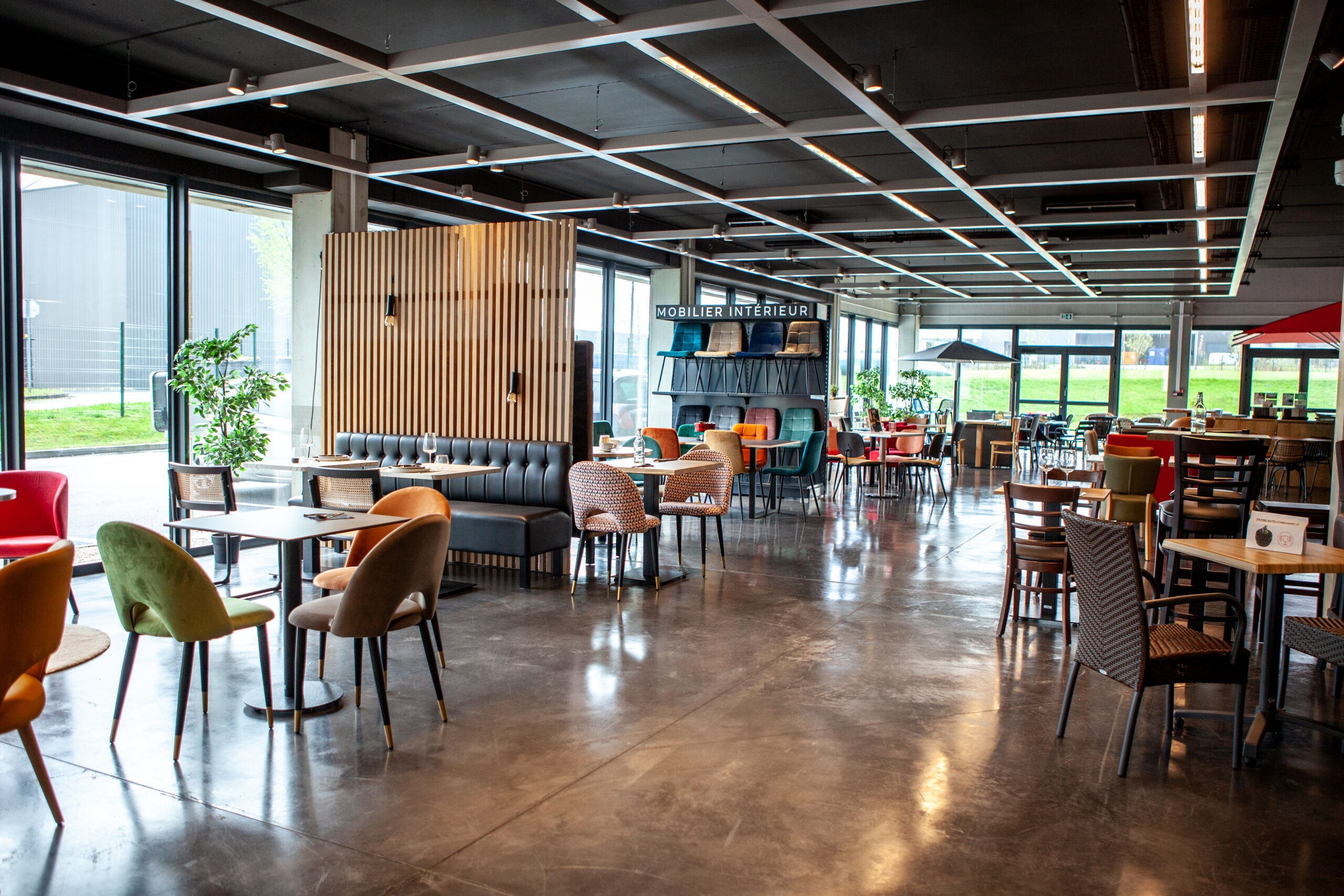 5 Chaises de restaurant pour votre intérieur professionnel - CHR PLUS